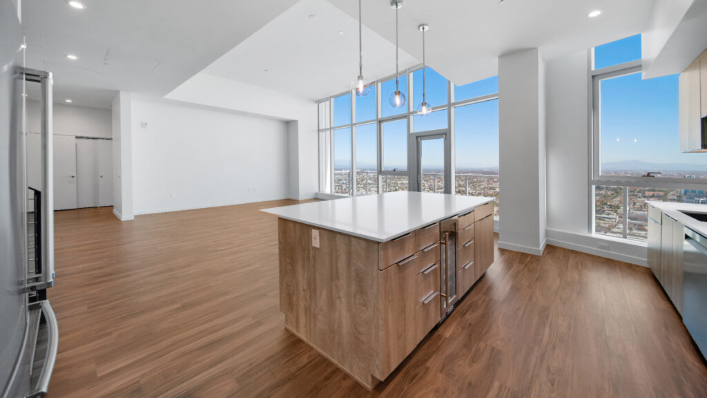 2 Bedroom 2.5 Bath and Den PH - Shoreline Gateway